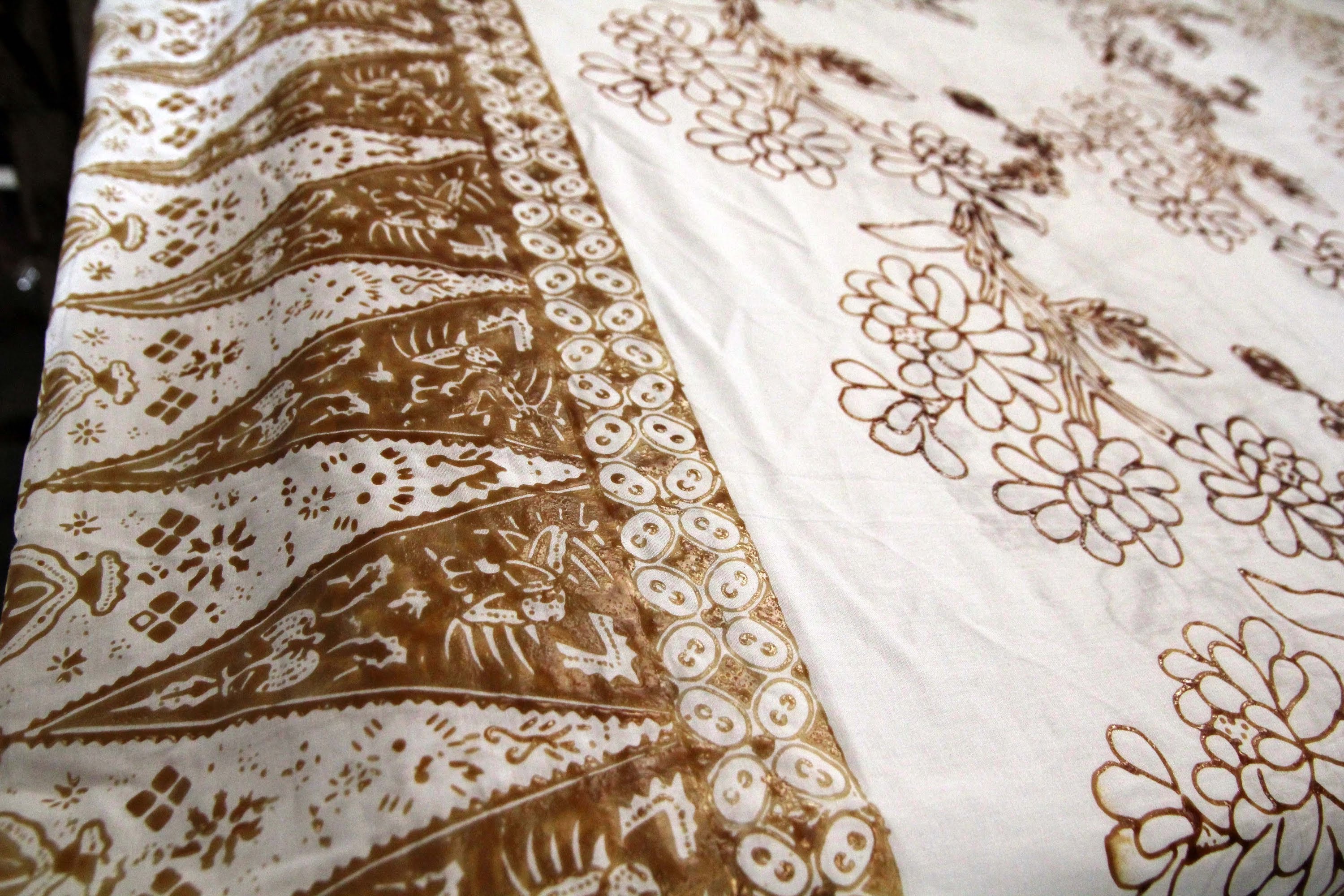 batik by hand - bateeq
